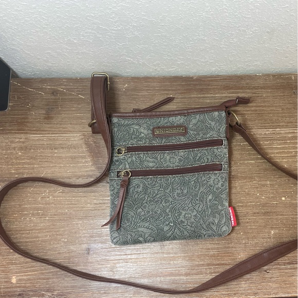 UNIONBAY | Bags | Union Bay Woven Floral Green Crossbody Purse Retro ...